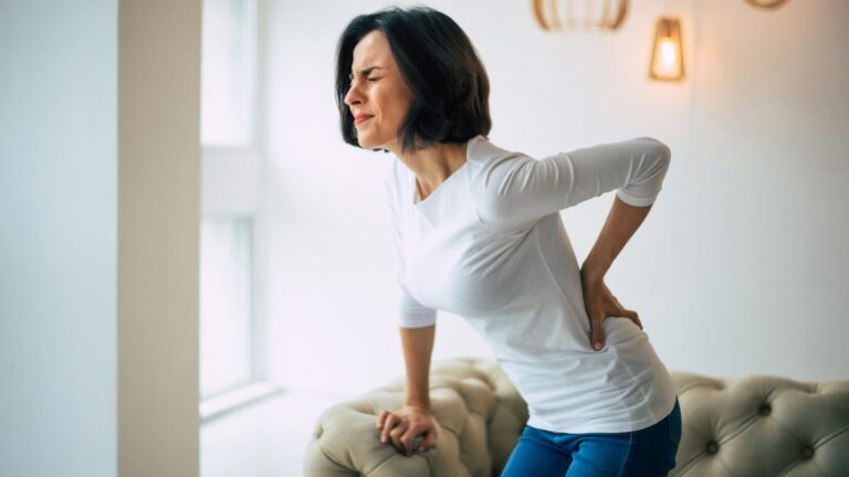 What can cause lower back pain on a woman's left side?